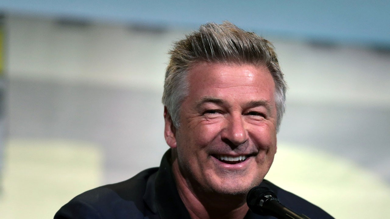'El Revolú': Alec Baldwin, enamorado d... | CanalSur Más Audio